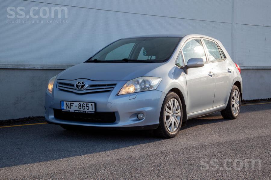Zils Toyota Auris 2010 Valmiera, ar dzinēja tilpumu 1.40 L un nobraukumu 285 tūkst. km par 3290 €, foto 1 vietnē AUTOMOTO.COM.LV