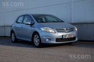 Zils Toyota Auris 2010 Valmiera, ar dzinēja tilpumu 1.40 L un nobraukumu 285 tūkst. km par 3290 €, foto 3 vietnē AUTOMOTO.COM.LV