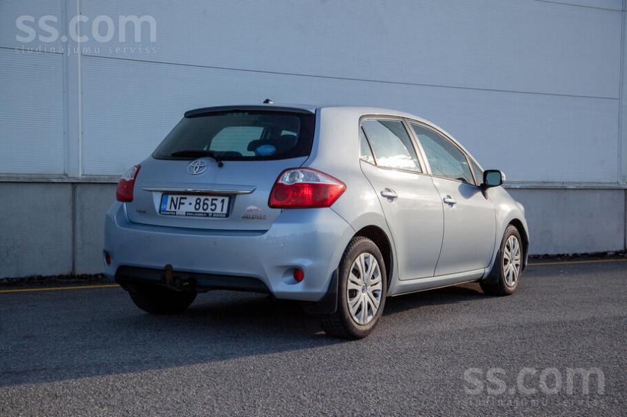 Zils Toyota Auris 2010 Valmiera, ar dzinēja tilpumu 1.40 L un nobraukumu 285 tūkst. km par 3290 €, foto 4 vietnē AUTOMOTO.COM.LV