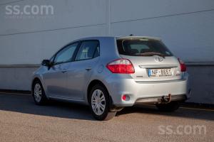 Zils Toyota Auris 2010 Valmiera, ar dzinēja tilpumu 1.40 L un nobraukumu 285 tūkst. km par 3290 €, foto 5 vietnē AUTOMOTO.COM.LV