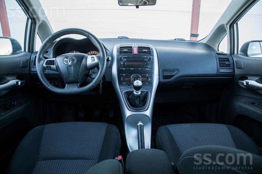 Zils Toyota Auris 2010 Valmiera, ar dzinēja tilpumu 1.40 L un nobraukumu 285 tūkst. km par 3290 €, foto 8 vietnē AUTOMOTO.COM.LV