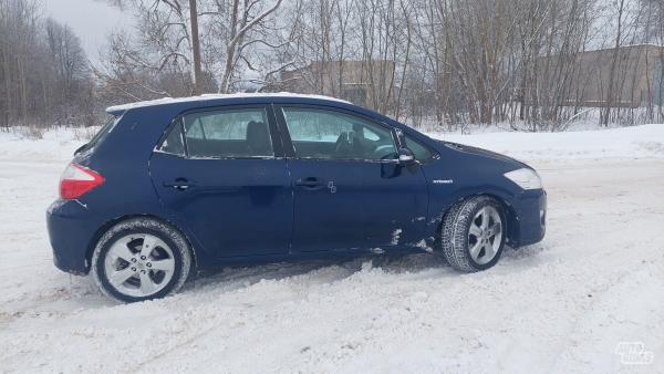 Blue Toyota Auris 2011 in Zarasai, with an engine capacity of 1.80 L and mileage of 264 thousand km for 4999 €, photo 4 on AUTOMOTO.COM.LV