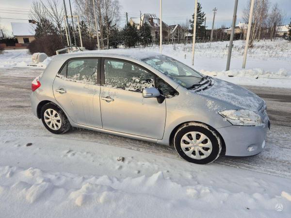 Zils Toyota Auris 2011 Tauragė, ar dzinēja tilpumu 1.36 L un nobraukumu 356 tūkst. km par 3950 €, foto 4 vietnē AUTOMOTO.COM.LV