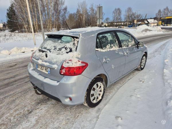 Zils Toyota Auris 2011 Tauragė, ar dzinēja tilpumu 1.36 L un nobraukumu 356 tūkst. km par 3950 €, foto 5 vietnē AUTOMOTO.COM.LV