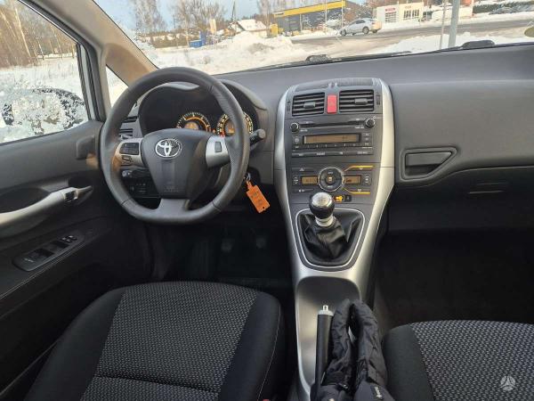 Zils Toyota Auris 2011 Tauragė, ar dzinēja tilpumu 1.36 L un nobraukumu 356 tūkst. km par 3950 €, foto 10 vietnē AUTOMOTO.COM.LV