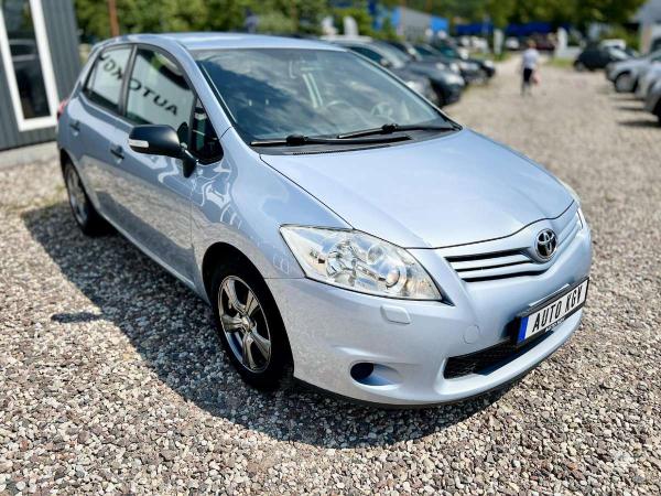 Zils Toyota Auris 2011 Kauņa, ar dzinēja tilpumu 1.60 L un nobraukumu 219 tūkst. km par 5999 €, foto 3 vietnē AUTOMOTO.COM.LV