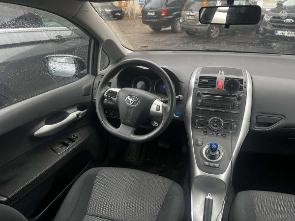 Zils Toyota Auris 2011 Viļņa, ar dzinēja tilpumu 1.80 L un nobraukumu 148 tūkst. km par 5700 €, foto 3 vietnē AUTOMOTO.COM.LV