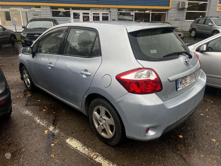 Blue Toyota Auris 2011 in Vilnius, with an engine capacity of 1.80 L and mileage of 148 thousand km for 5700 €, photo 6 on AUTOMOTO.COM.LV