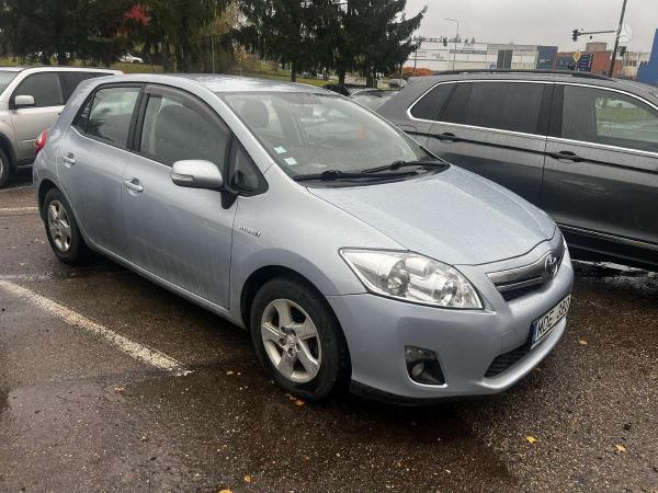 Zils Toyota Auris 2011 Viļņa, ar dzinēja tilpumu 1.80 L un nobraukumu 148 tūkst. km par 5700 €, foto 8 vietnē AUTOMOTO.COM.LV