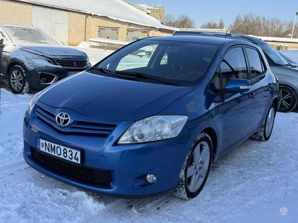Blue Toyota Auris 2011 in Vilnius, with an engine capacity of 2.00 L and mileage of 148 thousand km for 3700 €, photo 1 on AUTOMOTO.COM.LV