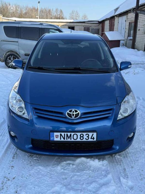 Blue Toyota Auris 2011 in Vilnius, with an engine capacity of 2.00 L and mileage of 148 thousand km for 3700 €, photo 3 on AUTOMOTO.COM.LV