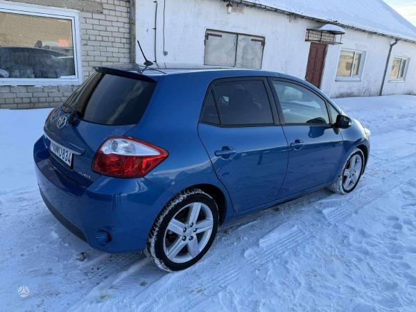 Blue Toyota Auris 2011 in Vilnius, with an engine capacity of 2.00 L and mileage of 148 thousand km for 3700 €, photo 4 on AUTOMOTO.COM.LV