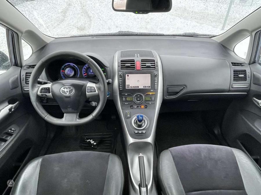 Blue Toyota Auris 2011 in Vilnius, with an engine capacity of 1.80 L and mileage of 261 thousand km for 5900 €, photo 1 on AUTOMOTO.COM.LV