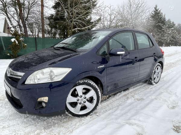 Blue Toyota Auris 2011 in Vilnius, with an engine capacity of 1.80 L and mileage of 261 thousand km for 5900 €, photo 2 on AUTOMOTO.COM.LV