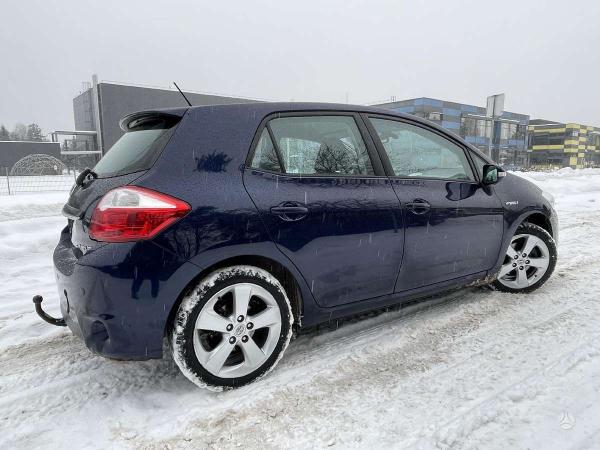 Blue Toyota Auris 2011 in Vilnius, with an engine capacity of 1.80 L and mileage of 261 thousand km for 5900 €, photo 5 on AUTOMOTO.COM.LV