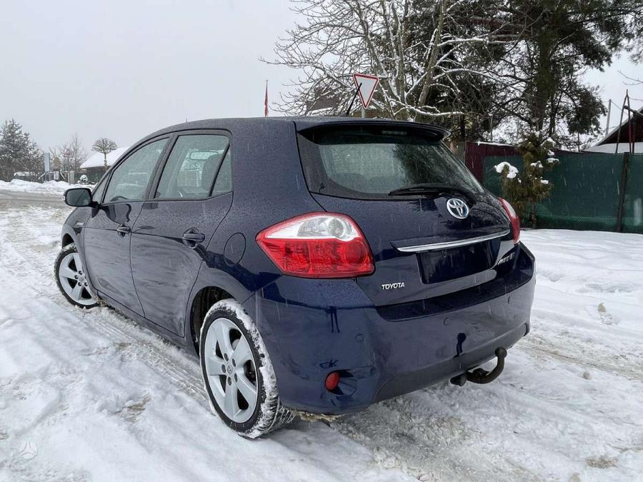 Blue Toyota Auris 2011 in Vilnius, with an engine capacity of 1.80 L and mileage of 261 thousand km for 5900 €, photo 6 on AUTOMOTO.COM.LV