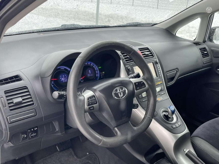 Blue Toyota Auris 2011 in Vilnius, with an engine capacity of 1.80 L and mileage of 261 thousand km for 5900 €, photo 17 on AUTOMOTO.COM.LV