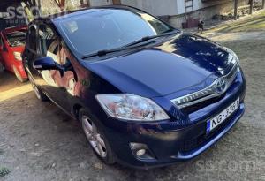 Zils Toyota Auris 2011 Rīga, ar dzinēja tilpumu 1.80 L un nobraukumu 244 tūkst. km par 5900 €, foto  vietnē AUTOMOTO.COM.LV