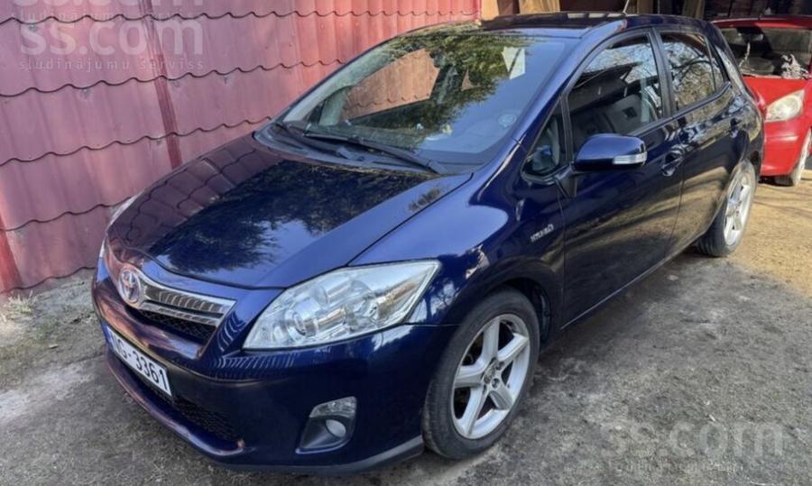 Zils Toyota Auris 2011 Rīga, ar dzinēja tilpumu 1.80 L un nobraukumu 244 tūkst. km par 5900 €, foto 3 vietnē AUTOMOTO.COM.LV