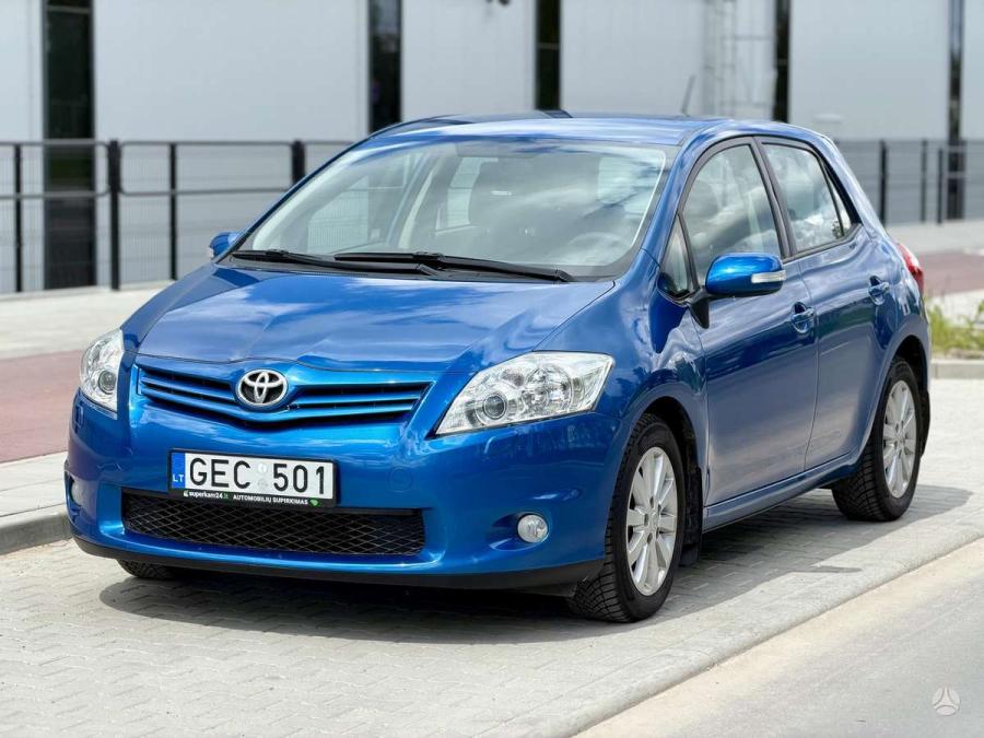 Blue Toyota Auris 2011 in Vilnius, with an engine capacity of 1.60 L and mileage of 128 thousand km for 5250 €, photo 1 on AUTOMOTO.COM.LV