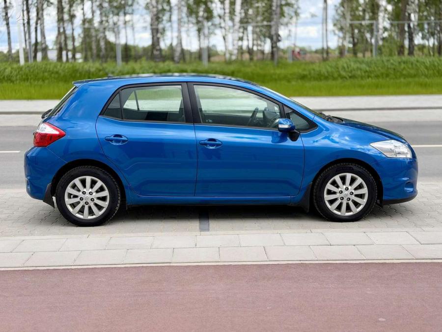 Blue Toyota Auris 2011 in Vilnius, with an engine capacity of 1.60 L and mileage of 128 thousand km for 5250 €, photo 6 on AUTOMOTO.COM.LV