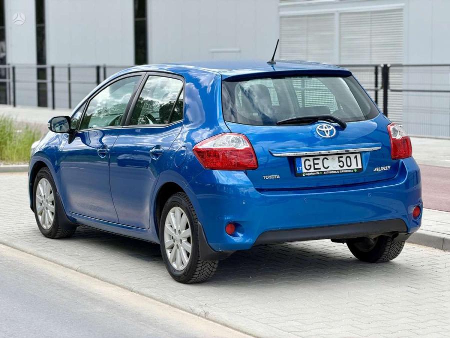Blue Toyota Auris 2011 in Vilnius, with an engine capacity of 1.60 L and mileage of 128 thousand km for 5250 €, photo 8 on AUTOMOTO.COM.LV