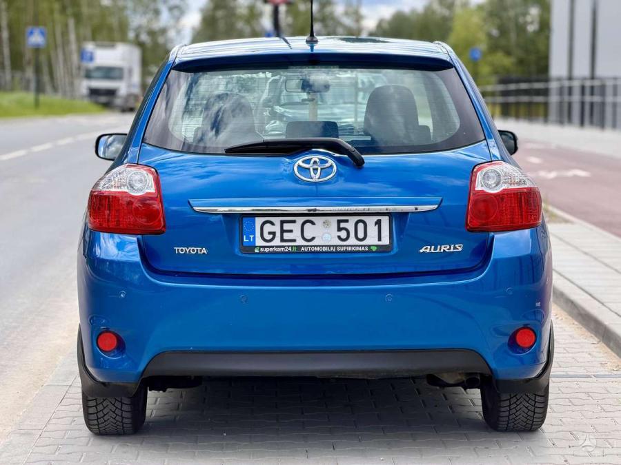 Blue Toyota Auris 2011 in Vilnius, with an engine capacity of 1.60 L and mileage of 128 thousand km for 5250 €, photo 9 on AUTOMOTO.COM.LV