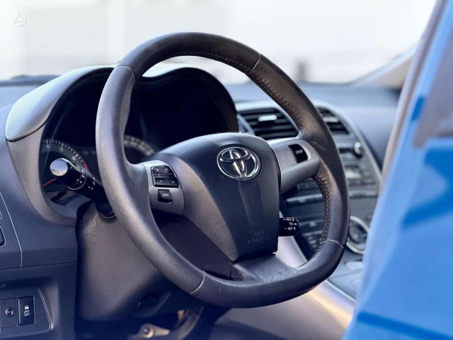 Blue Toyota Auris 2011 in Vilnius, with an engine capacity of 1.60 L and mileage of 128 thousand km for 5250 €, photo 12 on AUTOMOTO.COM.LV