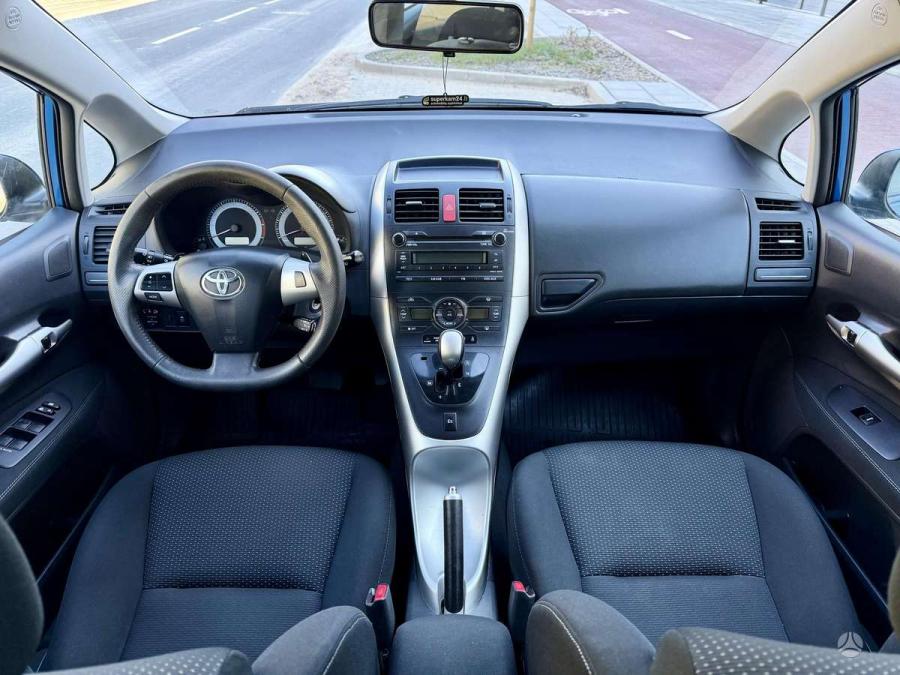 Blue Toyota Auris 2011 in Vilnius, with an engine capacity of 1.60 L and mileage of 128 thousand km for 5250 €, photo 15 on AUTOMOTO.COM.LV