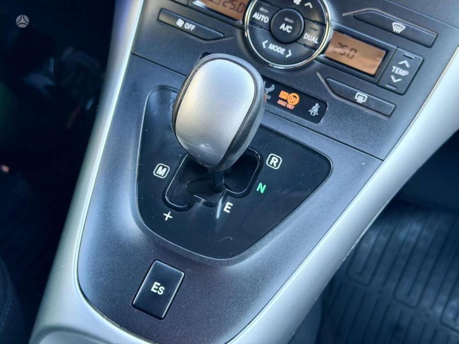 Blue Toyota Auris 2011 in Vilnius, with an engine capacity of 1.60 L and mileage of 128 thousand km for 5250 €, photo 21 on AUTOMOTO.COM.LV