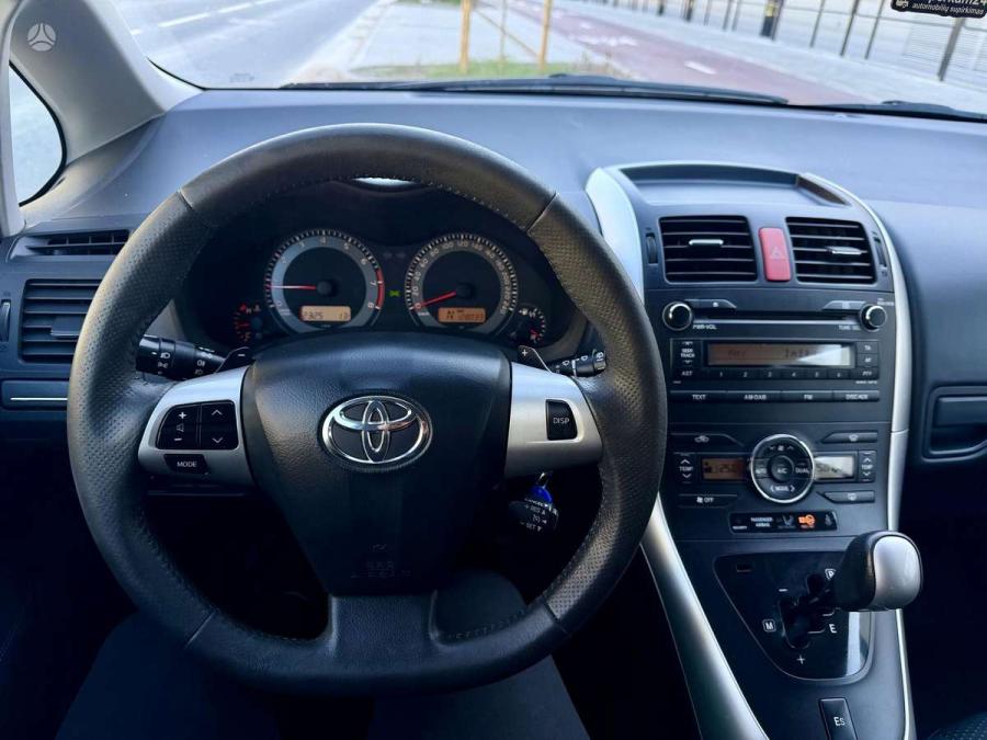 Blue Toyota Auris 2011 in Vilnius, with an engine capacity of 1.60 L and mileage of 128 thousand km for 5250 €, photo 25 on AUTOMOTO.COM.LV