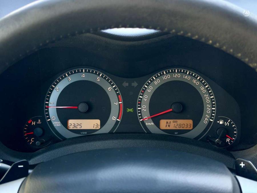 Blue Toyota Auris 2011 in Vilnius, with an engine capacity of 1.60 L and mileage of 128 thousand km for 5250 €, photo 26 on AUTOMOTO.COM.LV
