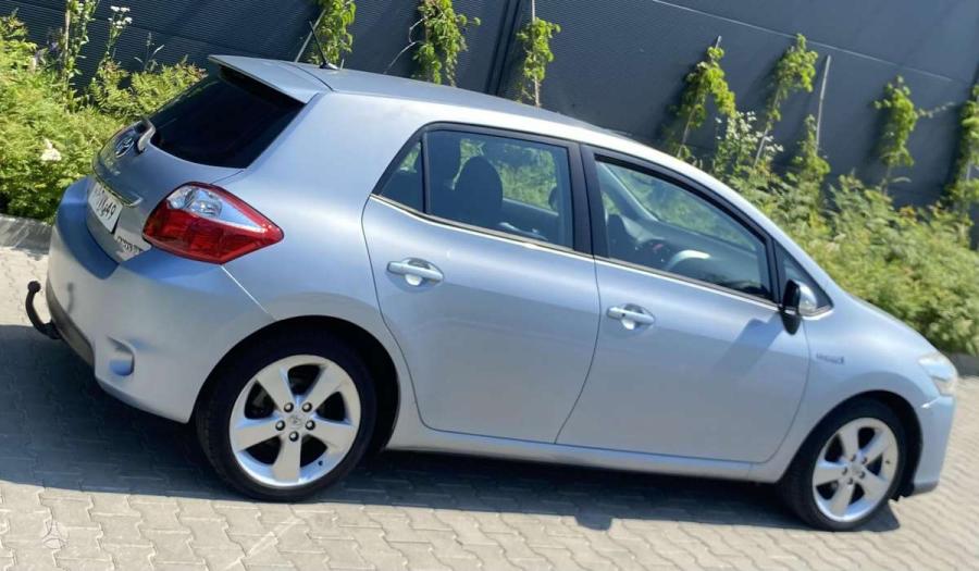 Zils Toyota Auris 2011 Viļņa, ar dzinēja tilpumu 1.80 L un nobraukumu 280 tūkst. km par 5999 €, foto 1 vietnē AUTOMOTO.COM.LV