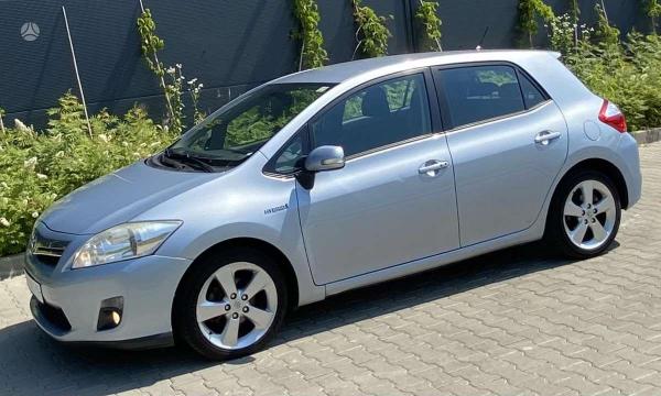 Zils Toyota Auris 2011 Viļņa, ar dzinēja tilpumu 1.80 L un nobraukumu 280 tūkst. km par 5999 €, foto 3 vietnē AUTOMOTO.COM.LV