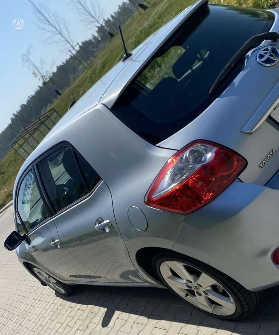 Zils Toyota Auris 2011 Viļņa, ar dzinēja tilpumu 1.80 L un nobraukumu 280 tūkst. km par 5999 €, foto 6 vietnē AUTOMOTO.COM.LV