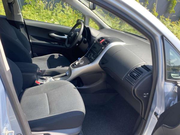 Zils Toyota Auris 2011 Viļņa, ar dzinēja tilpumu 1.80 L un nobraukumu 280 tūkst. km par 5999 €, foto 6 vietnē AUTOMOTO.COM.LV