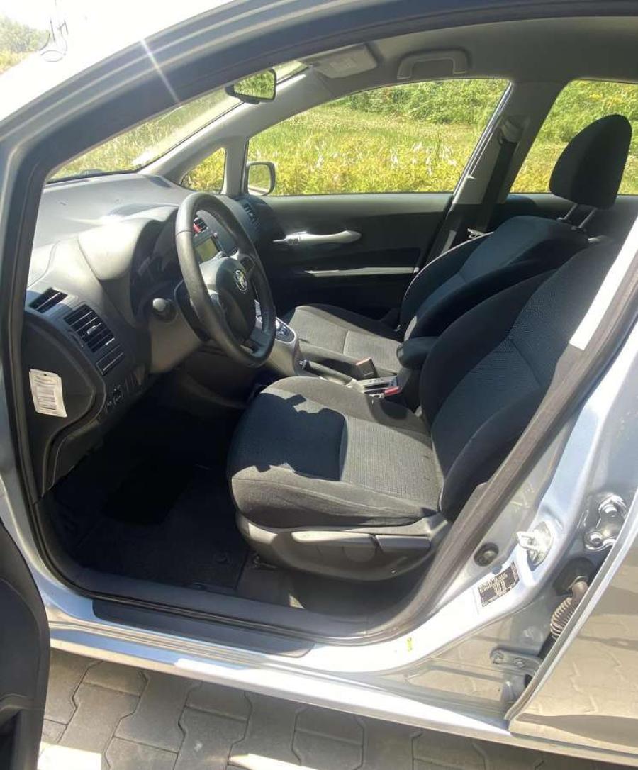 Zils Toyota Auris 2011 Viļņa, ar dzinēja tilpumu 1.80 L un nobraukumu 280 tūkst. km par 5999 €, foto 8 vietnē AUTOMOTO.COM.LV
