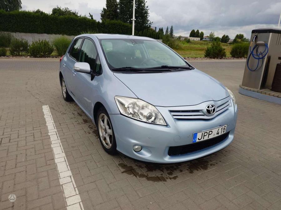 Blue Toyota Auris 2011 in Taurage, with an engine capacity of 2.00 L and mileage of 247 thousand km for 5000 €, photo 3 on AUTOMOTO.COM.LV