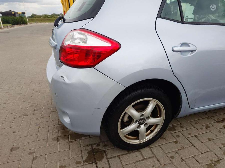 Blue Toyota Auris 2011 in Taurage, with an engine capacity of 2.00 L and mileage of 247 thousand km for 5000 €, photo 5 on AUTOMOTO.COM.LV