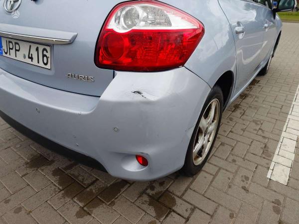 Blue Toyota Auris 2011 in Taurage, with an engine capacity of 2.00 L and mileage of 247 thousand km for 5000 €, photo 5 on AUTOMOTO.COM.LV