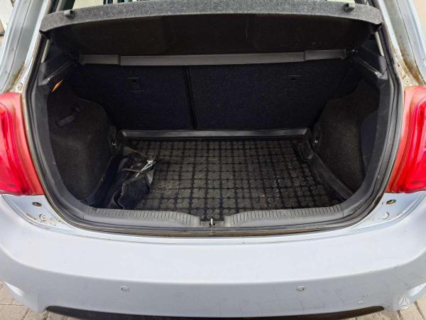 Blue Toyota Auris 2011 in Taurage, with an engine capacity of 2.00 L and mileage of 247 thousand km for 5000 €, photo 7 on AUTOMOTO.COM.LV