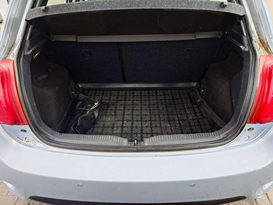 Blue Toyota Auris 2011 in Taurage, with an engine capacity of 2.00 L and mileage of 247 thousand km for 5000 €, photo 8 on AUTOMOTO.COM.LV