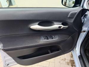 Blue Toyota Auris 2011 in Taurage, with an engine capacity of 2.00 L and mileage of 247 thousand km for 5000 €, photo 12 on AUTOMOTO.COM.LV