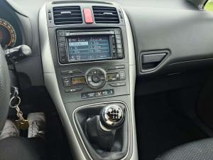 Blue Toyota Auris 2011 in Taurage, with an engine capacity of 2.00 L and mileage of 247 thousand km for 5000 €, photo 14 on AUTOMOTO.COM.LV