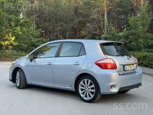 Синий Тойота Аурис 2011 в Юрмала, объемом двигателя 1.80 л и пробегом 274 тыс. км за 6000 €, фото 4 на AUTOMOTO.COM.LV
