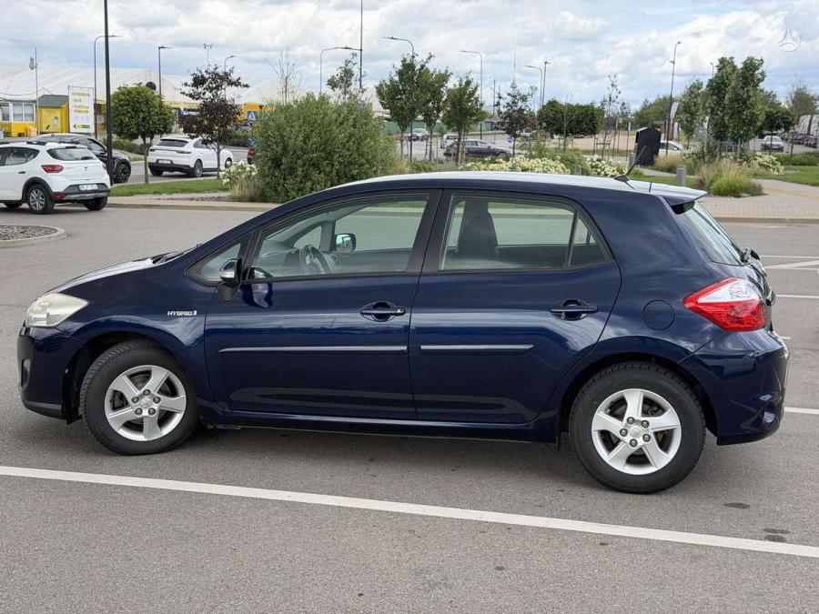 Zils Toyota Auris 2011 Viļņa, ar dzinēja tilpumu 1.80 L un nobraukumu 221 tūkst. km par 6450 €, foto 3 vietnē AUTOMOTO.COM.LV