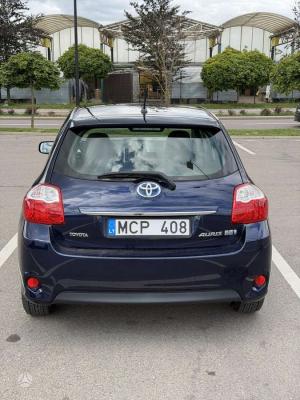 Zils Toyota Auris 2011 Viļņa, ar dzinēja tilpumu 1.80 L un nobraukumu 221 tūkst. km par 6450 €, foto 4 vietnē AUTOMOTO.COM.LV