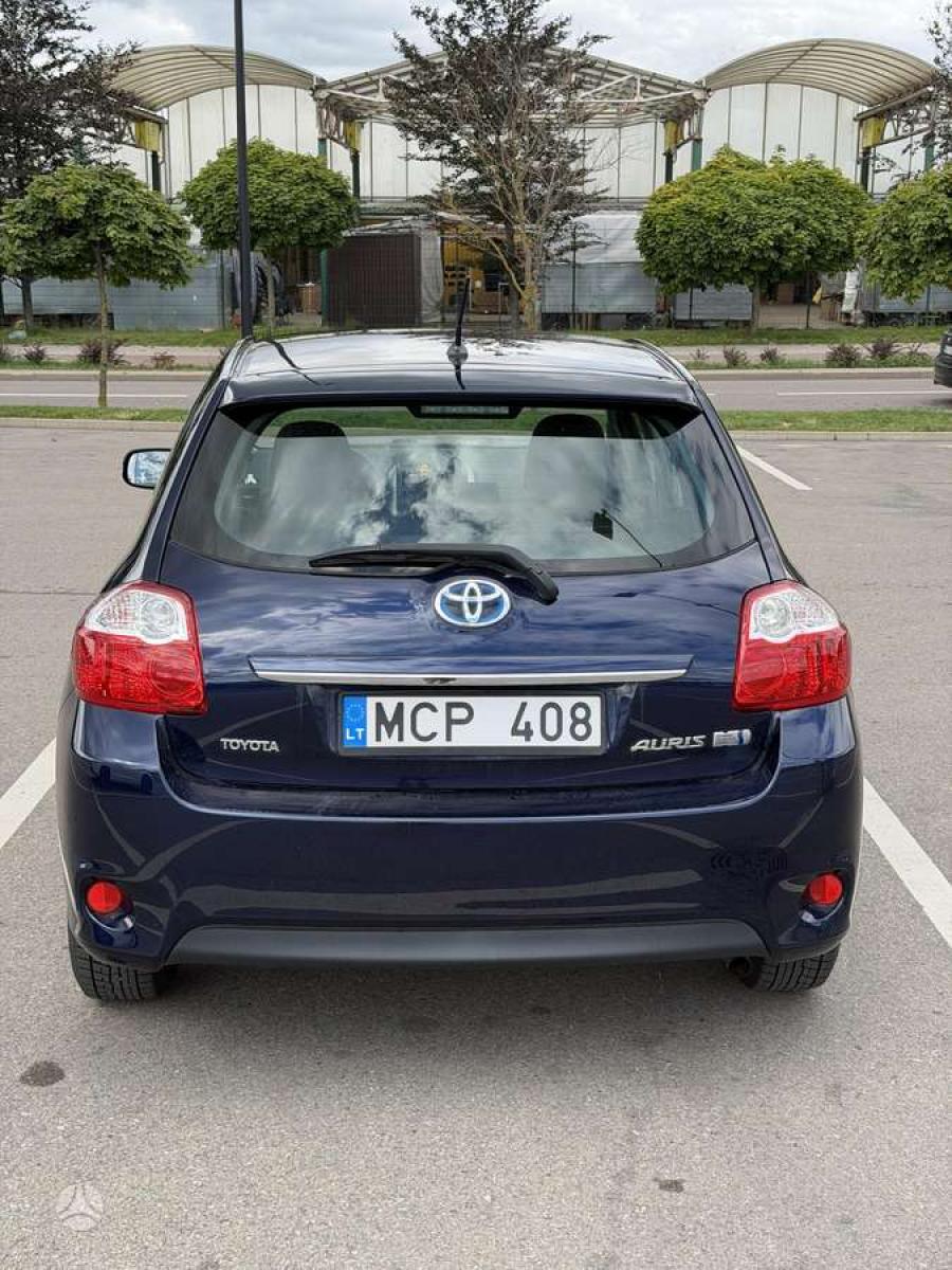 Zils Toyota Auris 2011 Viļņa, ar dzinēja tilpumu 1.80 L un nobraukumu 221 tūkst. km par 6450 €, foto 4 vietnē AUTOMOTO.COM.LV