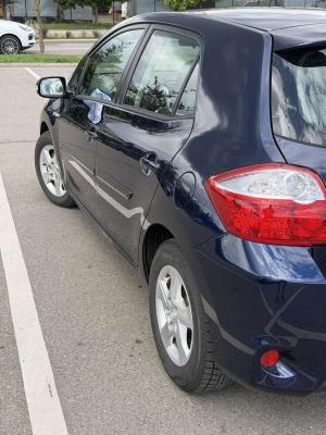 Zils Toyota Auris 2011 Viļņa, ar dzinēja tilpumu 1.80 L un nobraukumu 221 tūkst. km par 6450 €, foto 5 vietnē AUTOMOTO.COM.LV