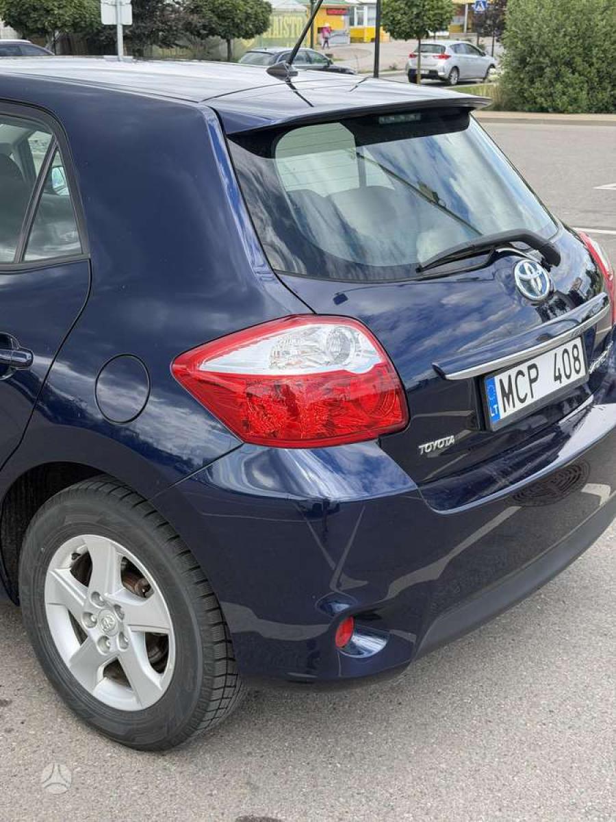 Zils Toyota Auris 2011 Viļņa, ar dzinēja tilpumu 1.80 L un nobraukumu 221 tūkst. km par 6450 €, foto 6 vietnē AUTOMOTO.COM.LV